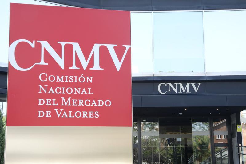 La CNMV incluye en su reglamento funciones relacionadas con las ...
